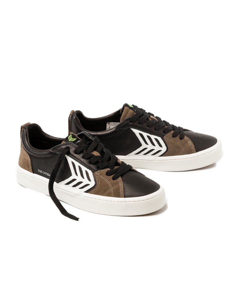 Cariuma PRO SKATE BLACK PREMIUM LEATHER AND KHAKI SUEDE IVORY LOGO